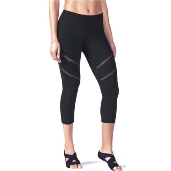 Fabletics | Pants & Jumpsuits | Nwt Fabletics Alessia Capri Size Xs ...